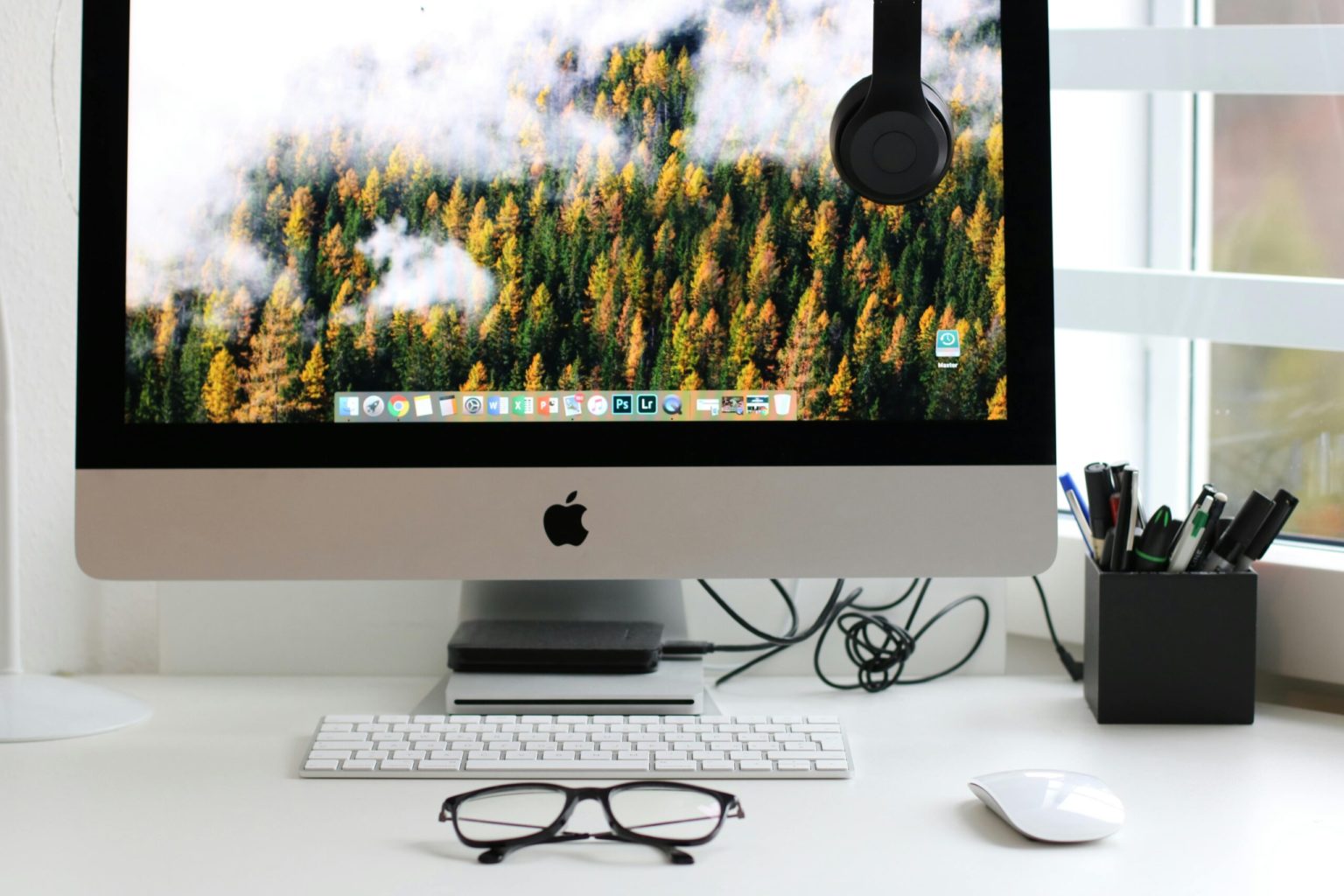 10 Awesome Ways to Customize Your Desktop Layout - OliveTech